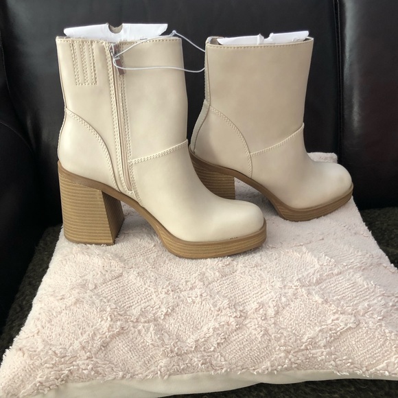 Universal Thread | Shoes | Memory Foam Boots | Poshmark